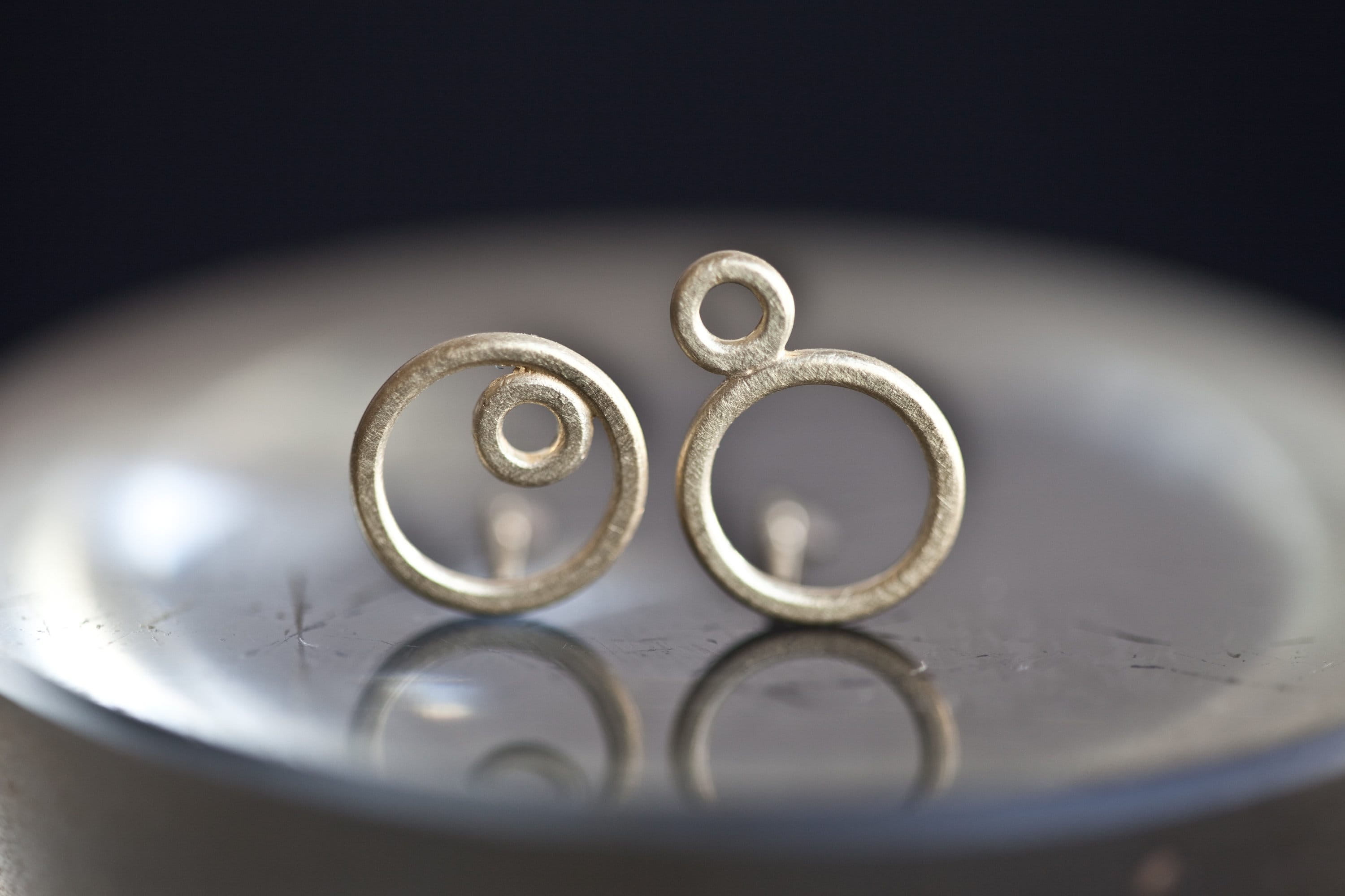 Geometric gold earrings store